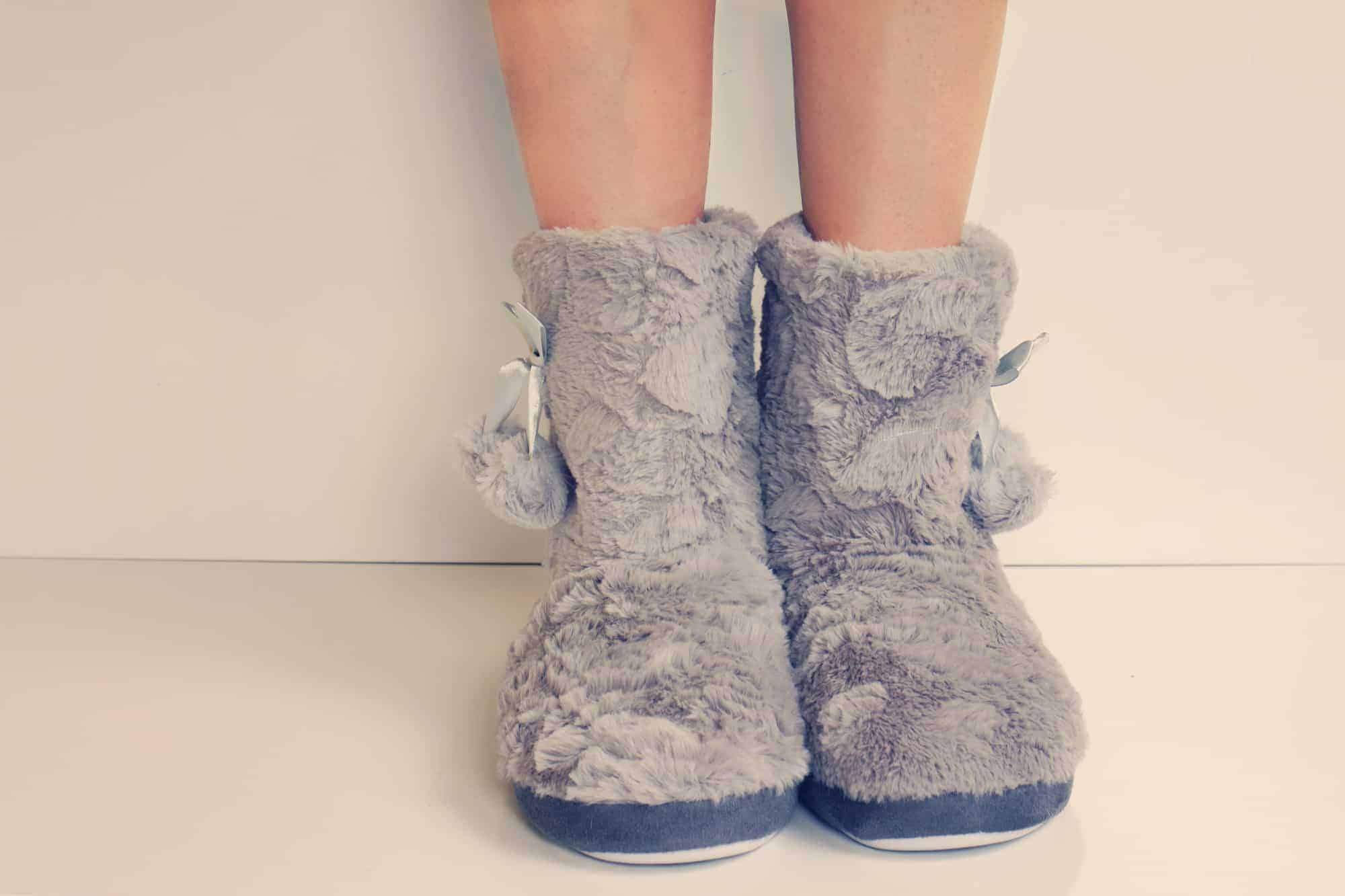 16 Types of Slippers (Differences, Color, Appearance)