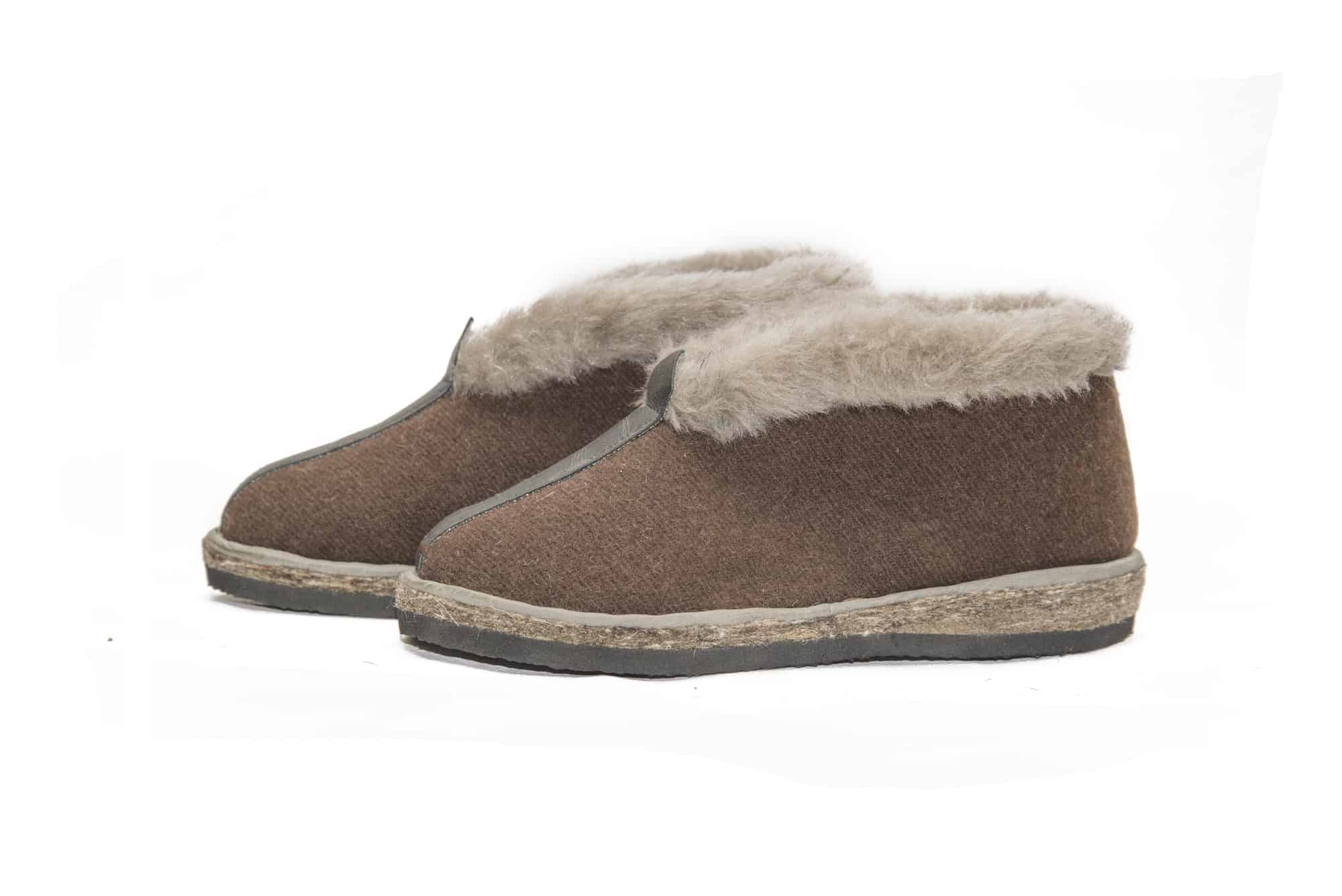 16 Types of Slippers (Differences, Color, Appearance)