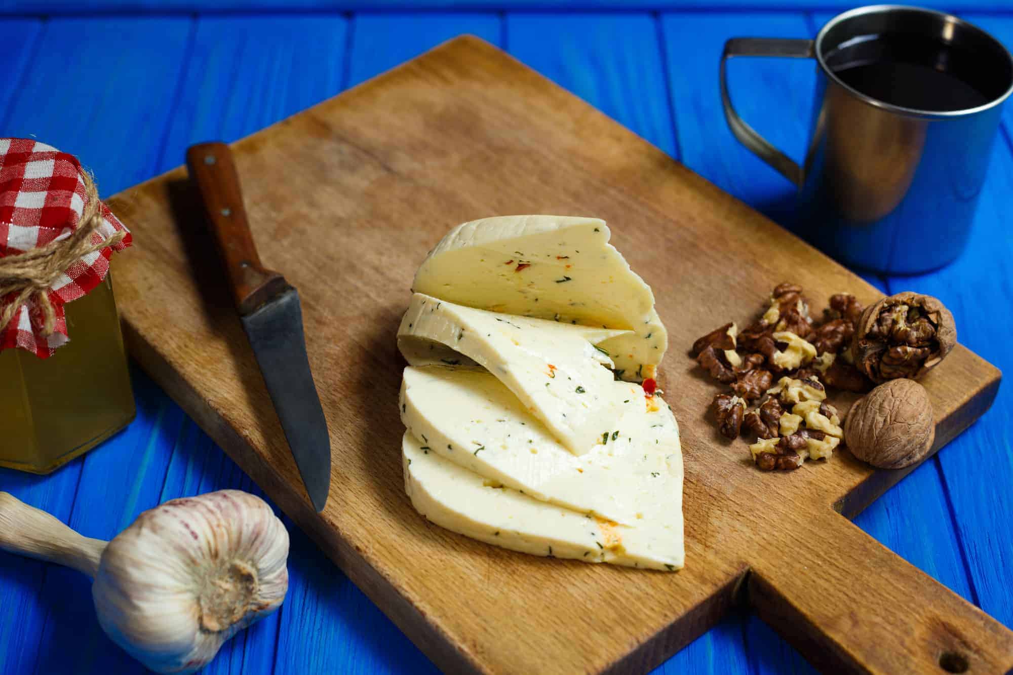 11 Types Of Spicy Cheese (Differences, Size, Color, Appearance)
