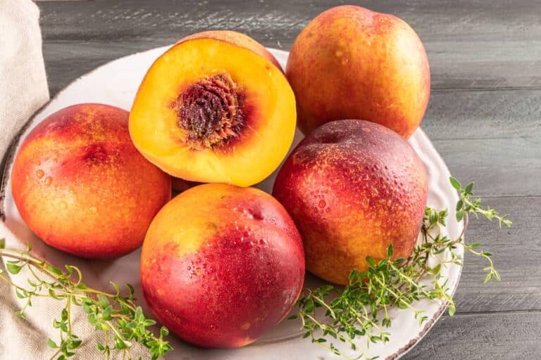 56 Types Of Nectarines (Differences, Size, Color, Appearance)