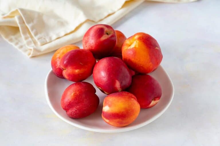 56 Types Of Nectarines (Differences, Size, Color, Appearance)