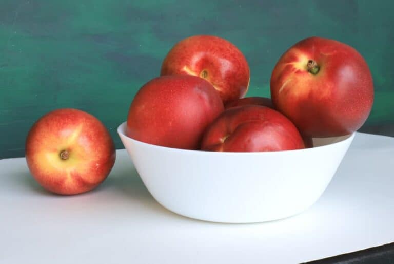 56 Types Of Nectarines (Differences, Size, Color, Appearance)