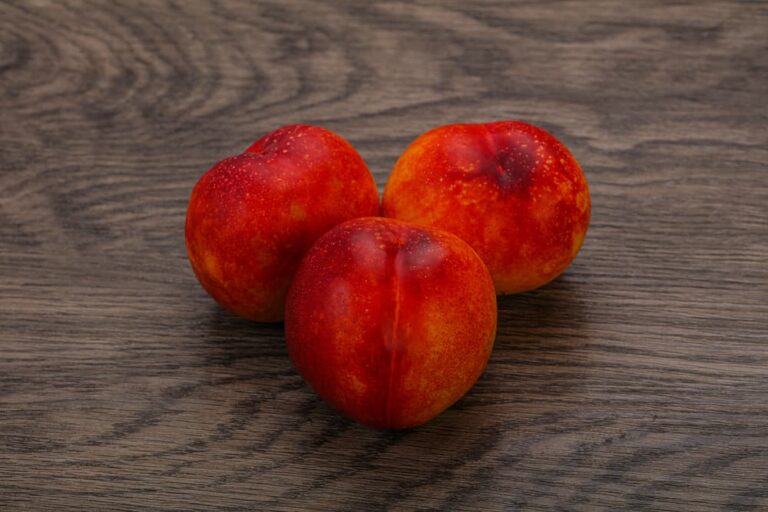 56 Types Of Nectarines (Differences, Size, Color, Appearance)