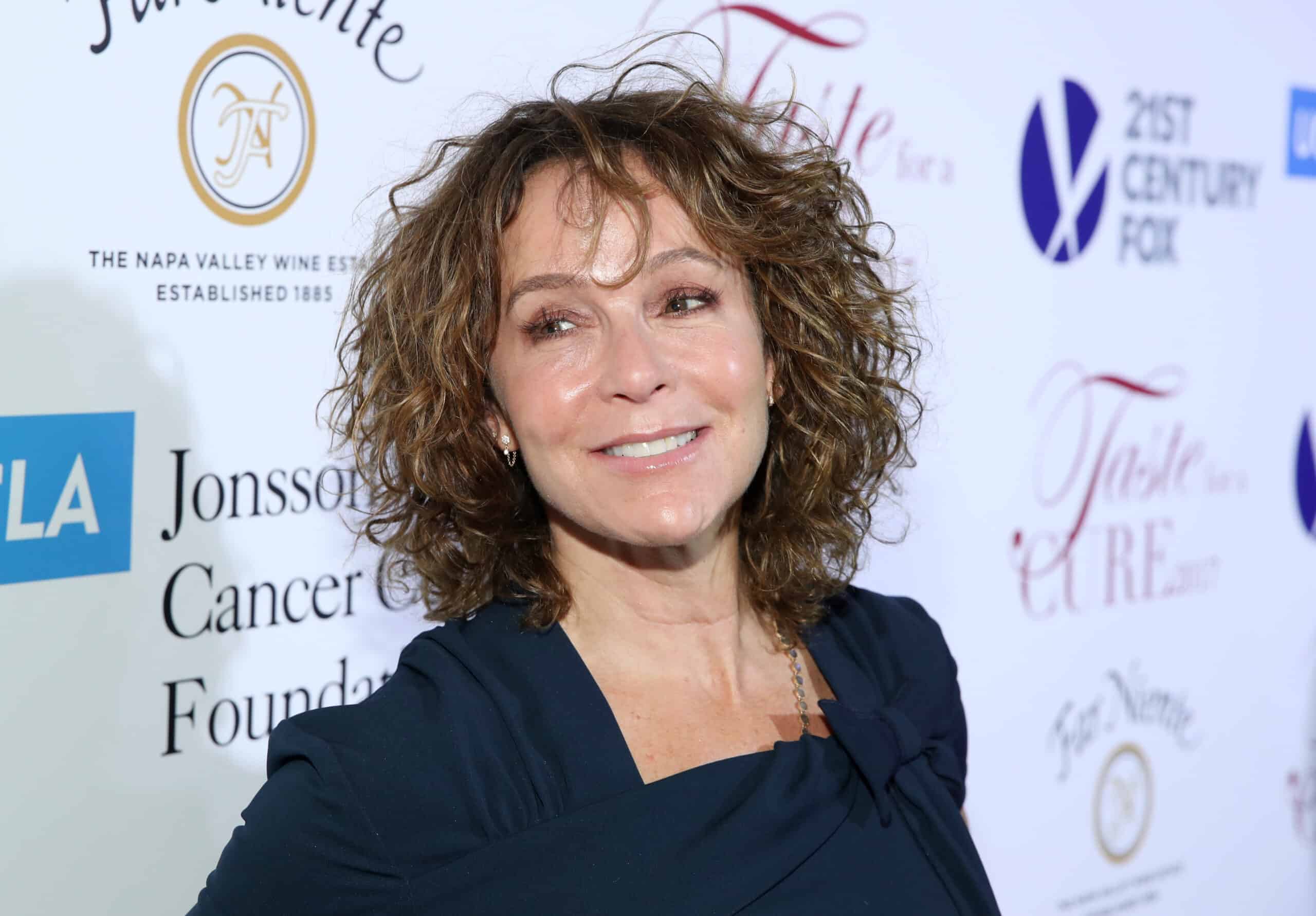 Jennifer Grey Bio (10 Cold Hard Facts)