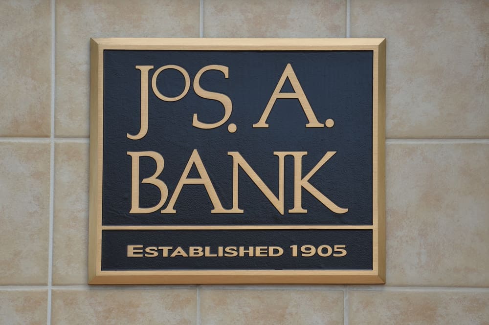 Jos. A. Bank Vs. Men’s Wearhouse (Differences, Pros, Cons)