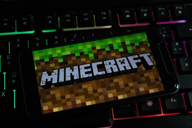 Why Is Minecraft So Popular? (Top 10 Reasons)