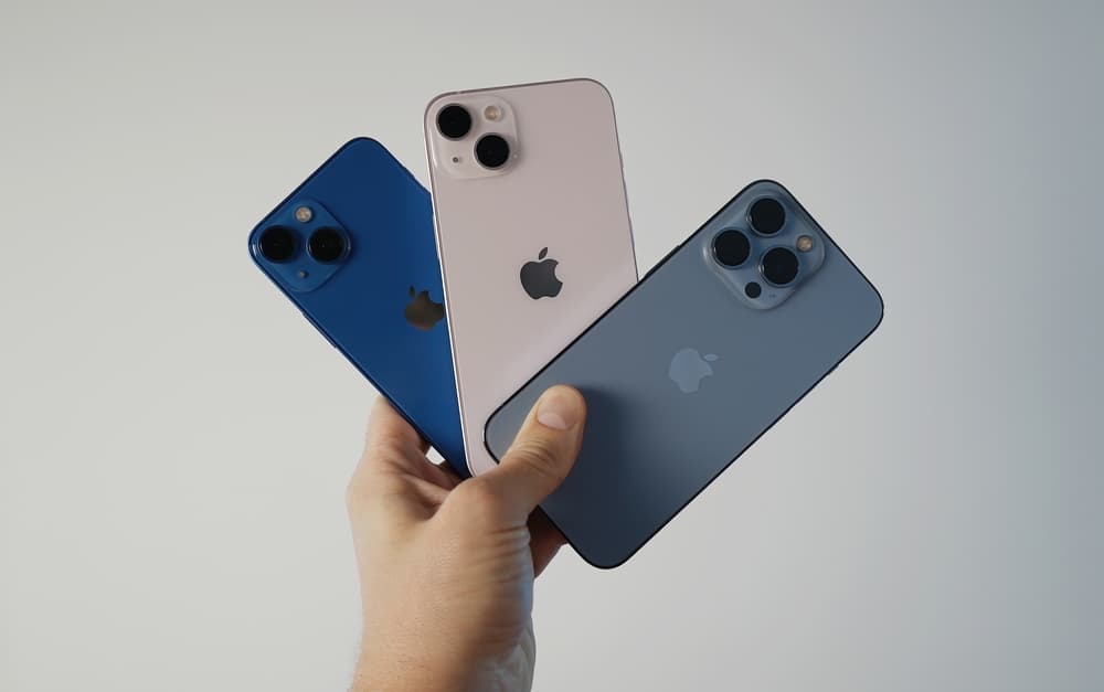 Why Are iPhones So Expensive? (Top 10 Reasons)