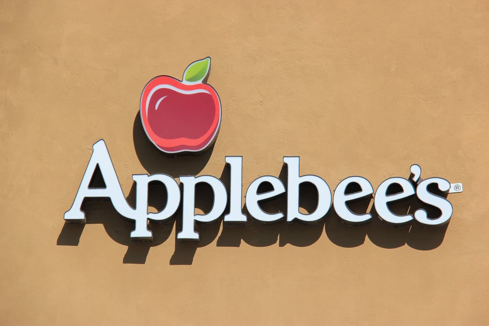 Does Applebee’s Take Apple Pay? (2023 Updated)